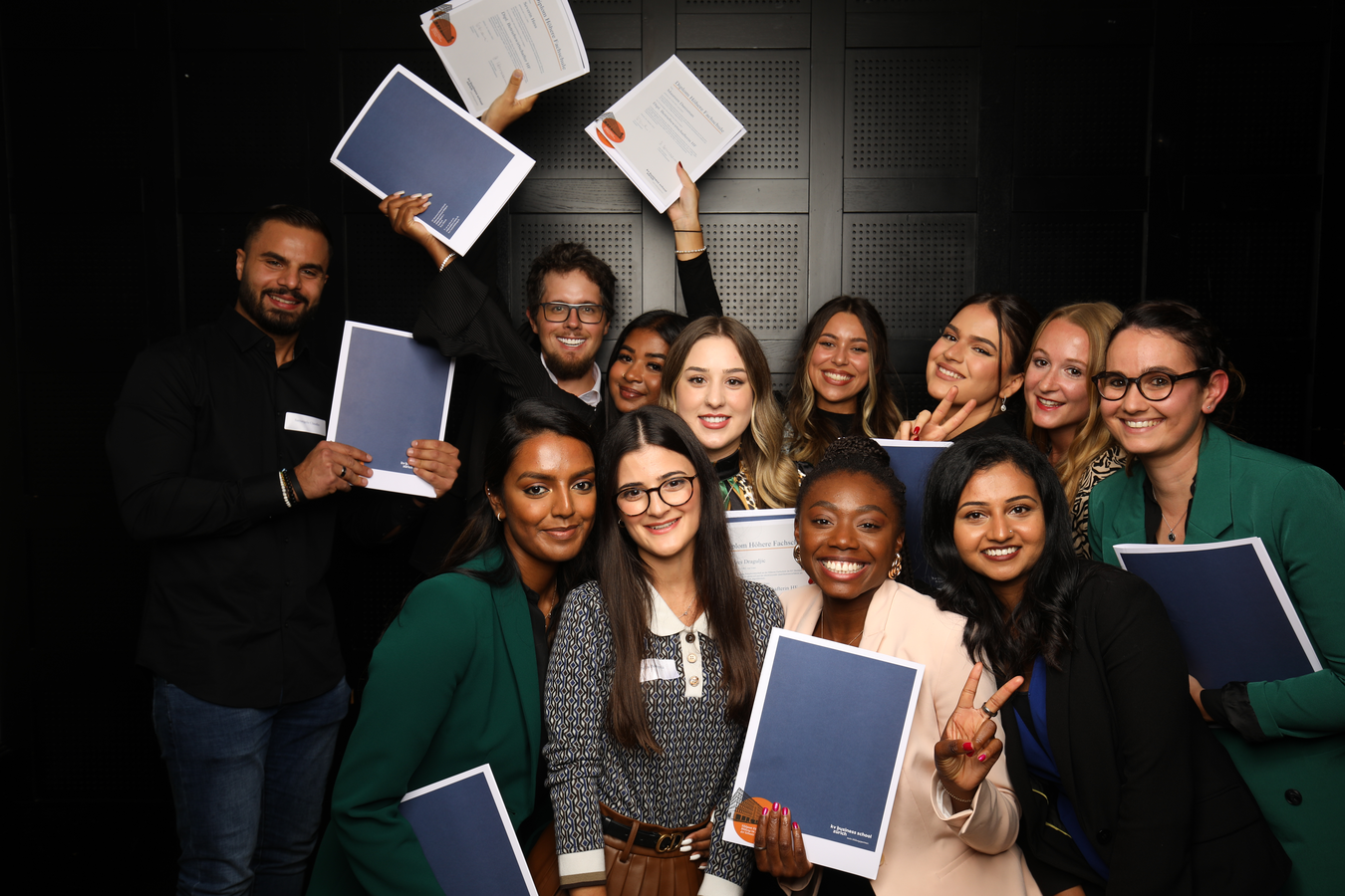 Diplomfeier der dipl. Betriebswirtschafter/-innen HF | KV Business ...